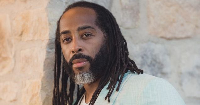 Sekou Andrews Re-Introduces 2025 Album “KOUMAMI”